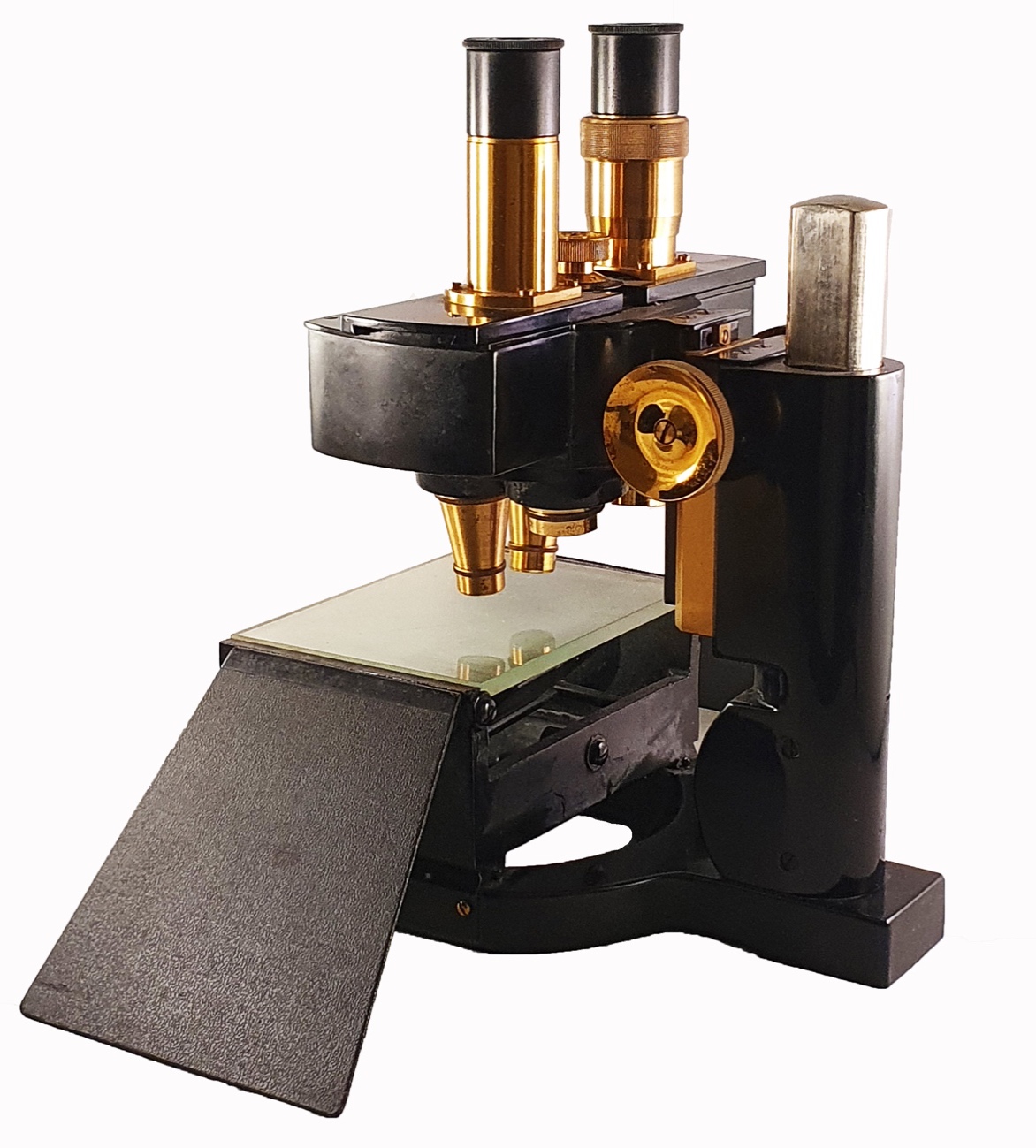 A black and gold microscopeDescription automatically generated